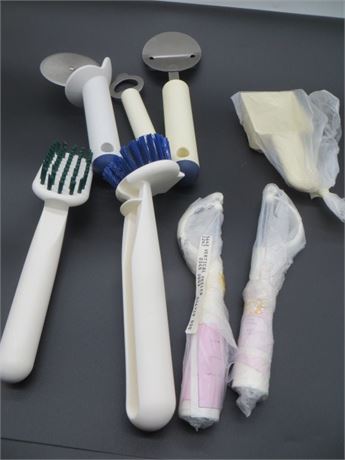 Great Lakes VNTG - NEW VINTAGE TUPPERWARE PIZZA CUTTER, BOTTLE OPENR ...